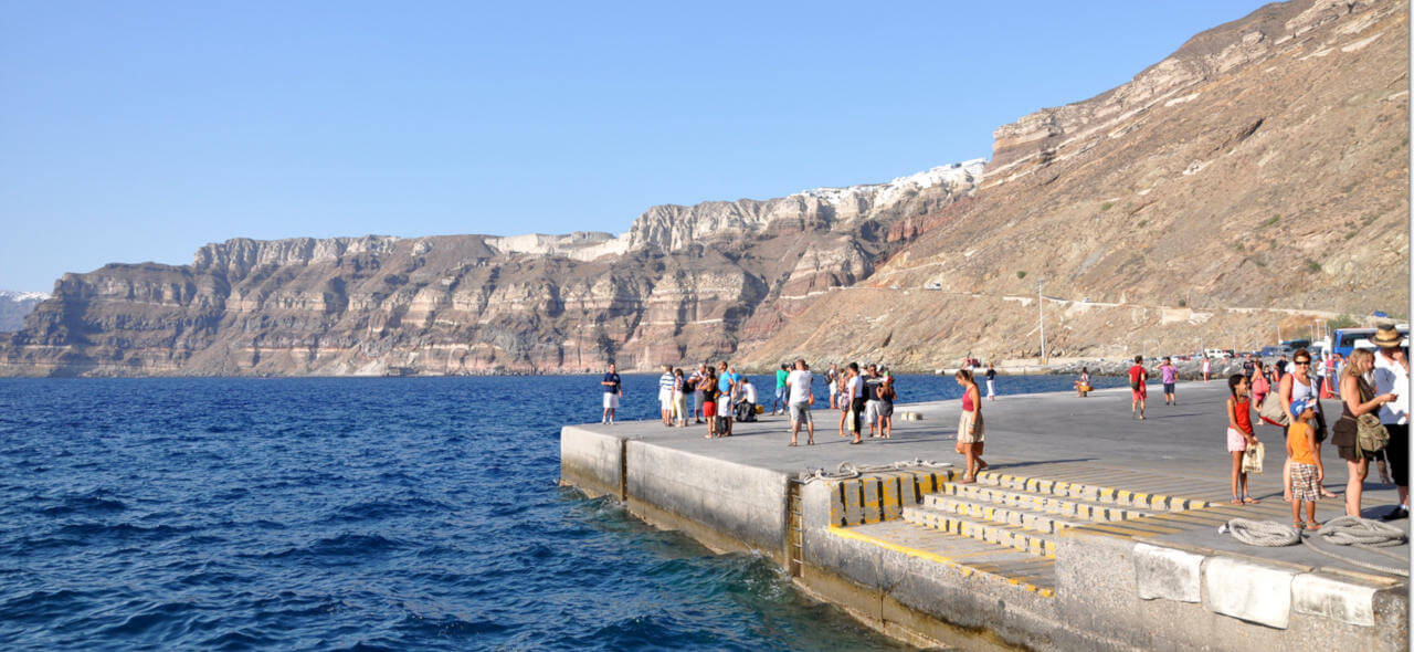 Athinios : port pour ferry à Santorin - Santorin Tourisme